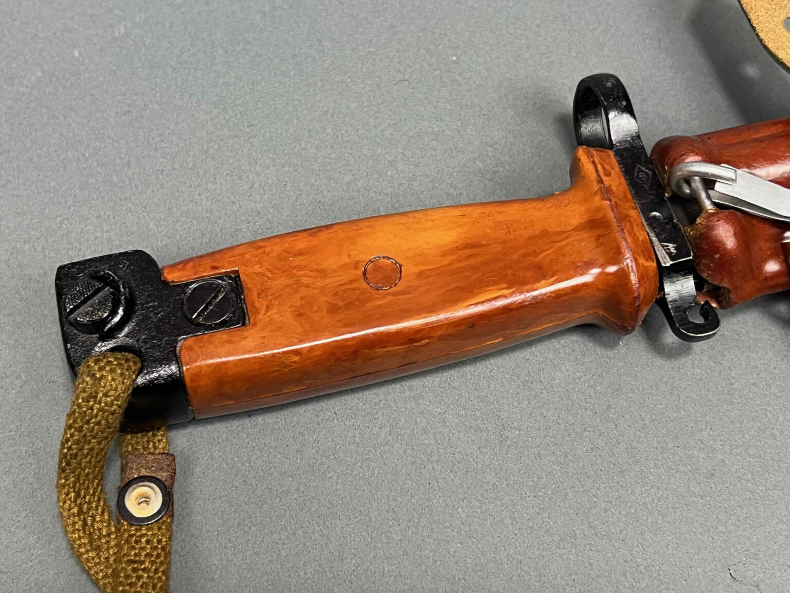 russian ak-74 bakelite bayonet with leather hanger – Gun Geeks