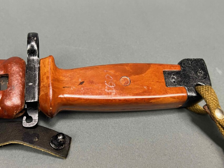 russian ak-74 bakelite bayonet with leather hanger – Gun Geeks