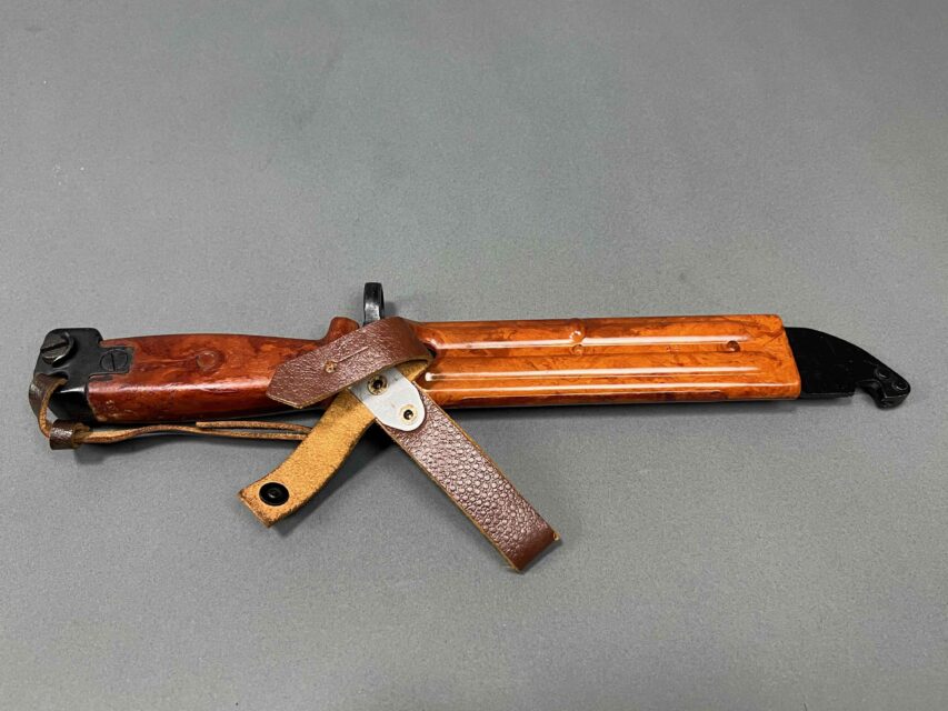 russian ak-74 bakelite bayonet with leather hanger – Gun Geeks